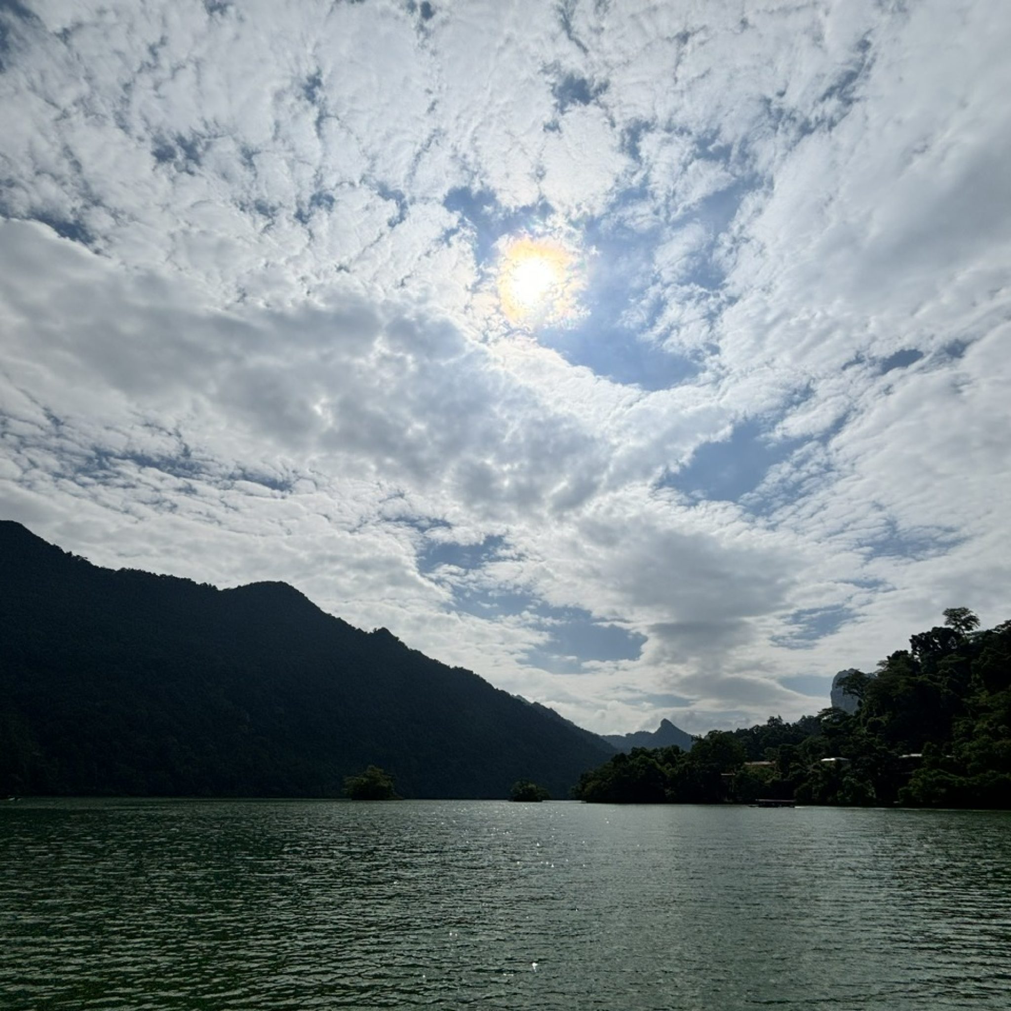 Explore the Beauty of Ba Bể Lake: Kayak & Boat Adventure